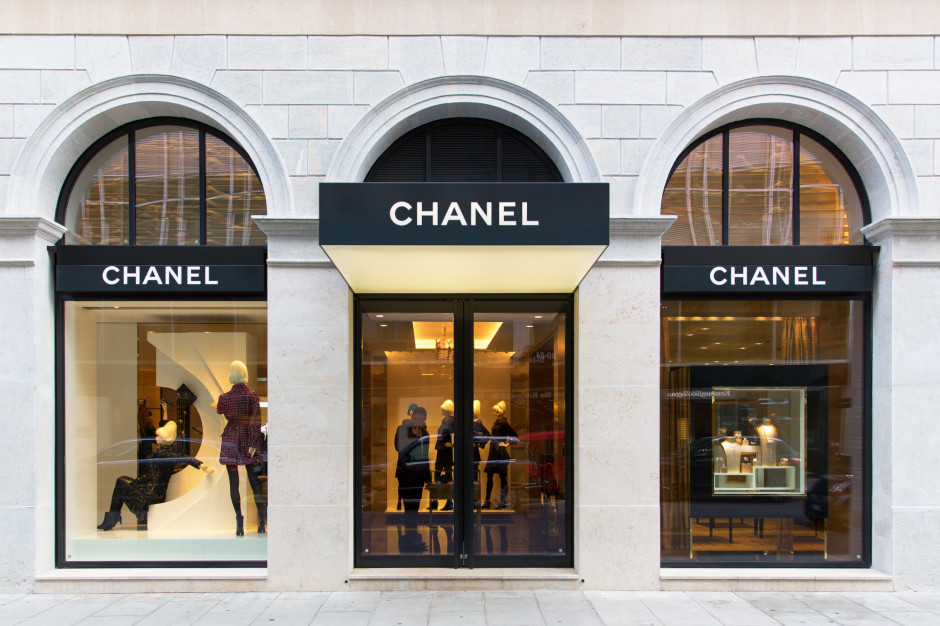 Rosyjskie celebrytki wściekłe na Chanel – marka odmawia im sprzedaży ...