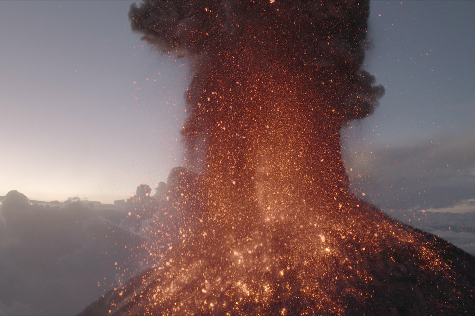 Wybuch wulkanu w centrum Warszawy, czyli immersyjna wystawa „Zjawiskowa ...