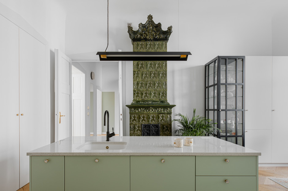 WELL DESIGN: Stary piec kaflowy, ratan i elegancka biel, czyli ...