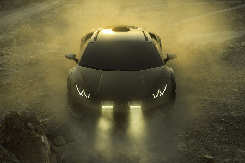 Lamborghini idzie w ślady Porsche. Oto Huracán Sterrato, nowa terenowa ...