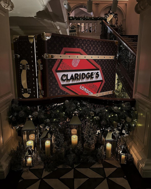 LONDYN: W kultowym hotelu Claridge’s stanęła niezwykła "choinka" Louis ...