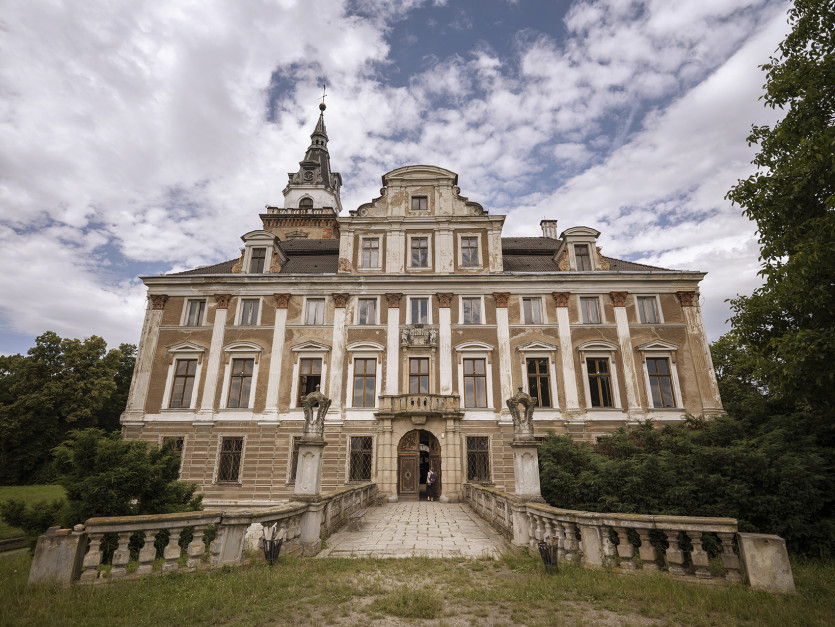 MIEJSCA Z DUSZĄ: Zamek Roztoka kusi legendą o skarbie, ale sam jest ...