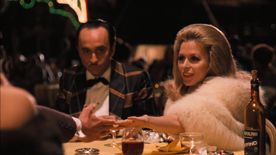 MOB WIFE to nowy gorący trend 2024. Jak ubierają się nowe "żony gangstera"?