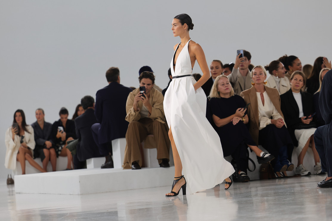 Moda na wiosnę i lato 2025: Oto 10 kolorów, które zdominują ...