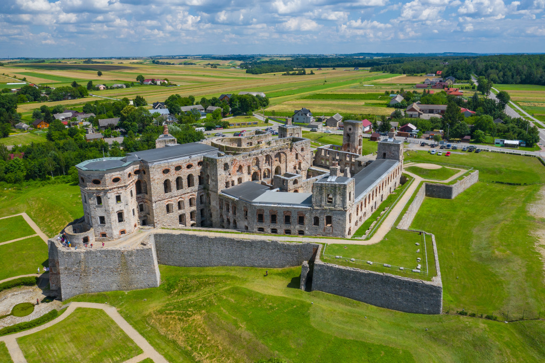 Duchy, zmory i upiory. 13 polskich zamków, w których podobno straaaszy!