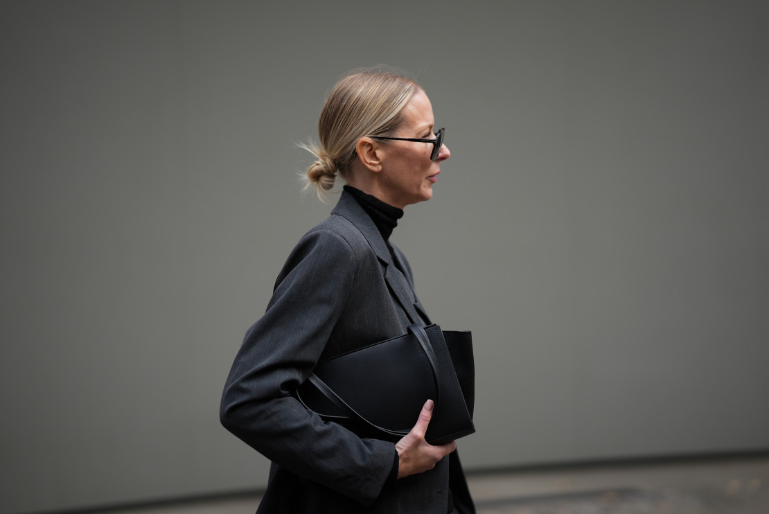 Ta modna fryzura działa jak lifting. Elegancki chignon odmłodzi Cię o ...