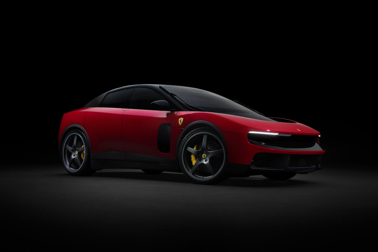 Ferrari pokazało elektryka i straciło miliardy. Fani mówią, że marka ...