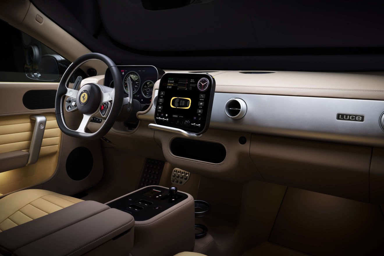 Ferrari pokazało elektryka i straciło miliardy. Fani mówią, że marka ...